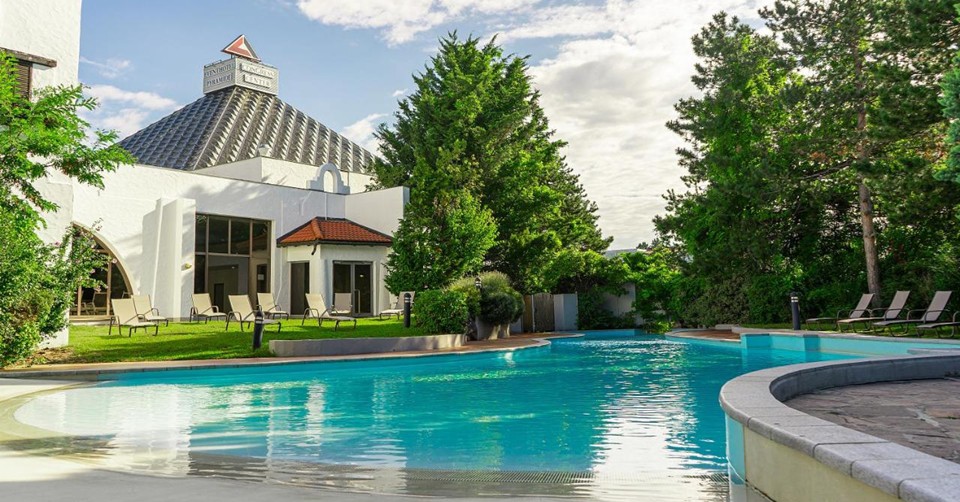 3 нощувки със закуски + СПА в Eventhotel Pyramide 4*, Виена + автобусен ...
